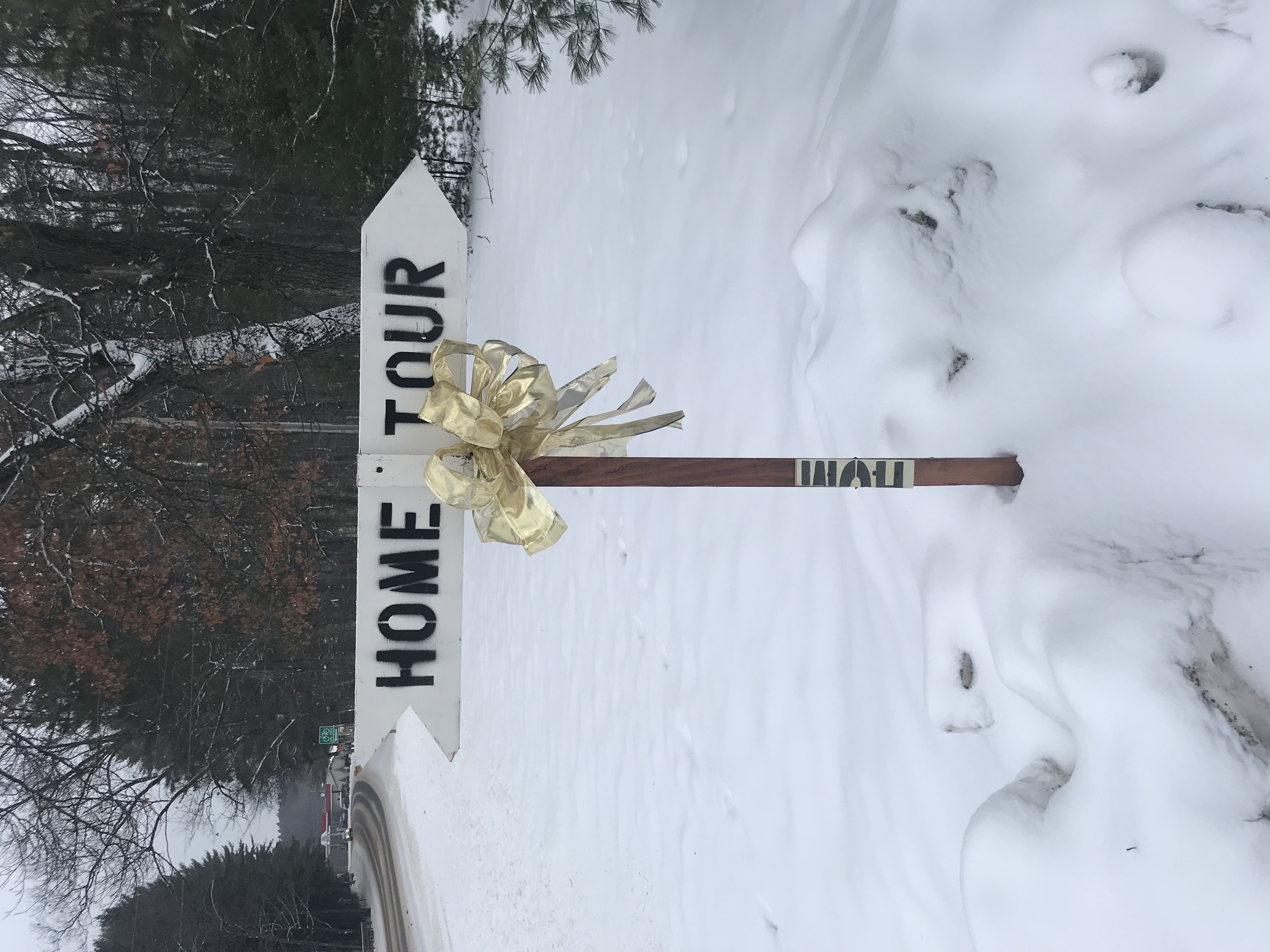 christmas-home-tour-sign ~ White Arrows Home