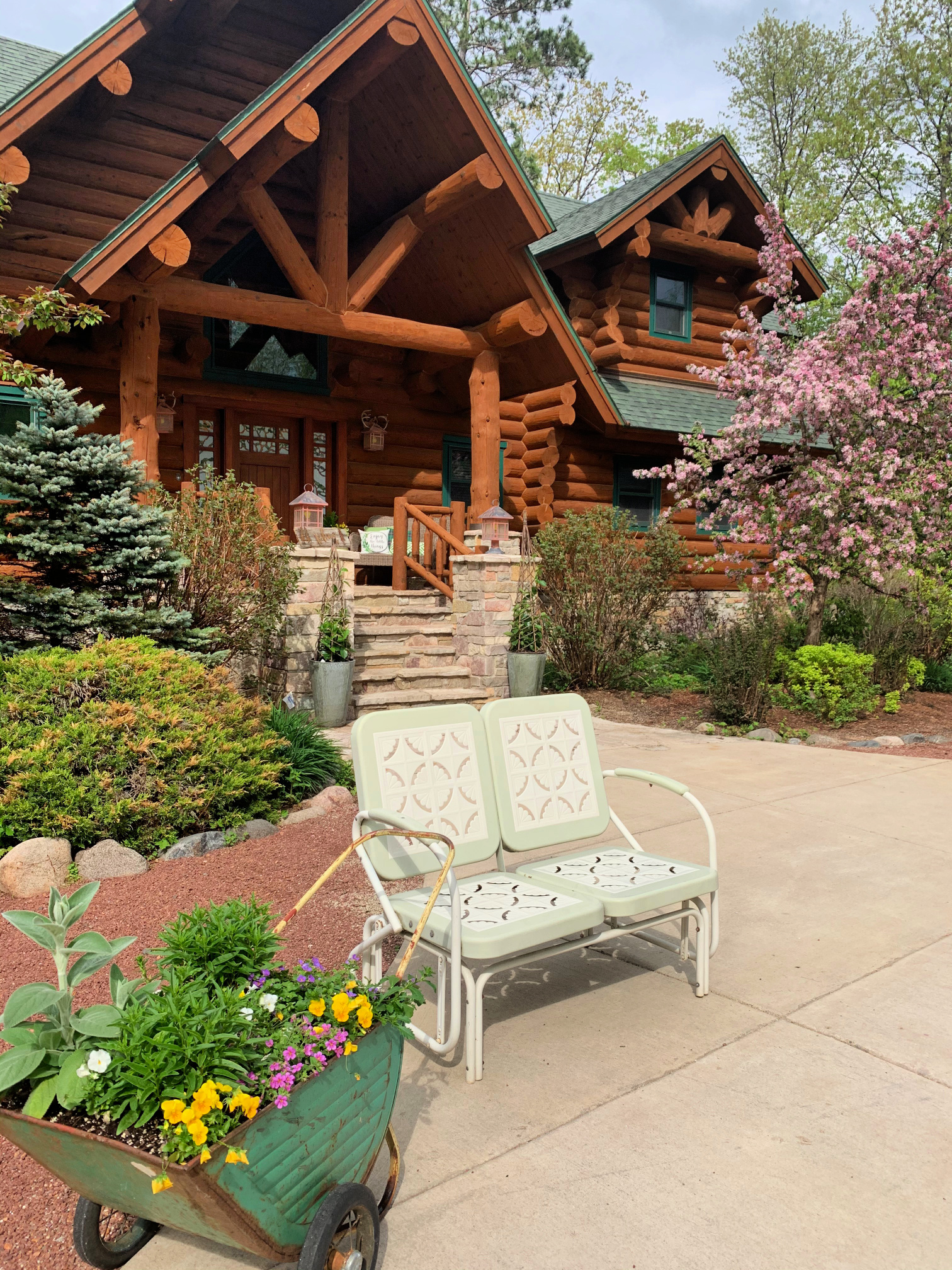 Bloggers Best Spring Home Tour ~ White Arrows Home