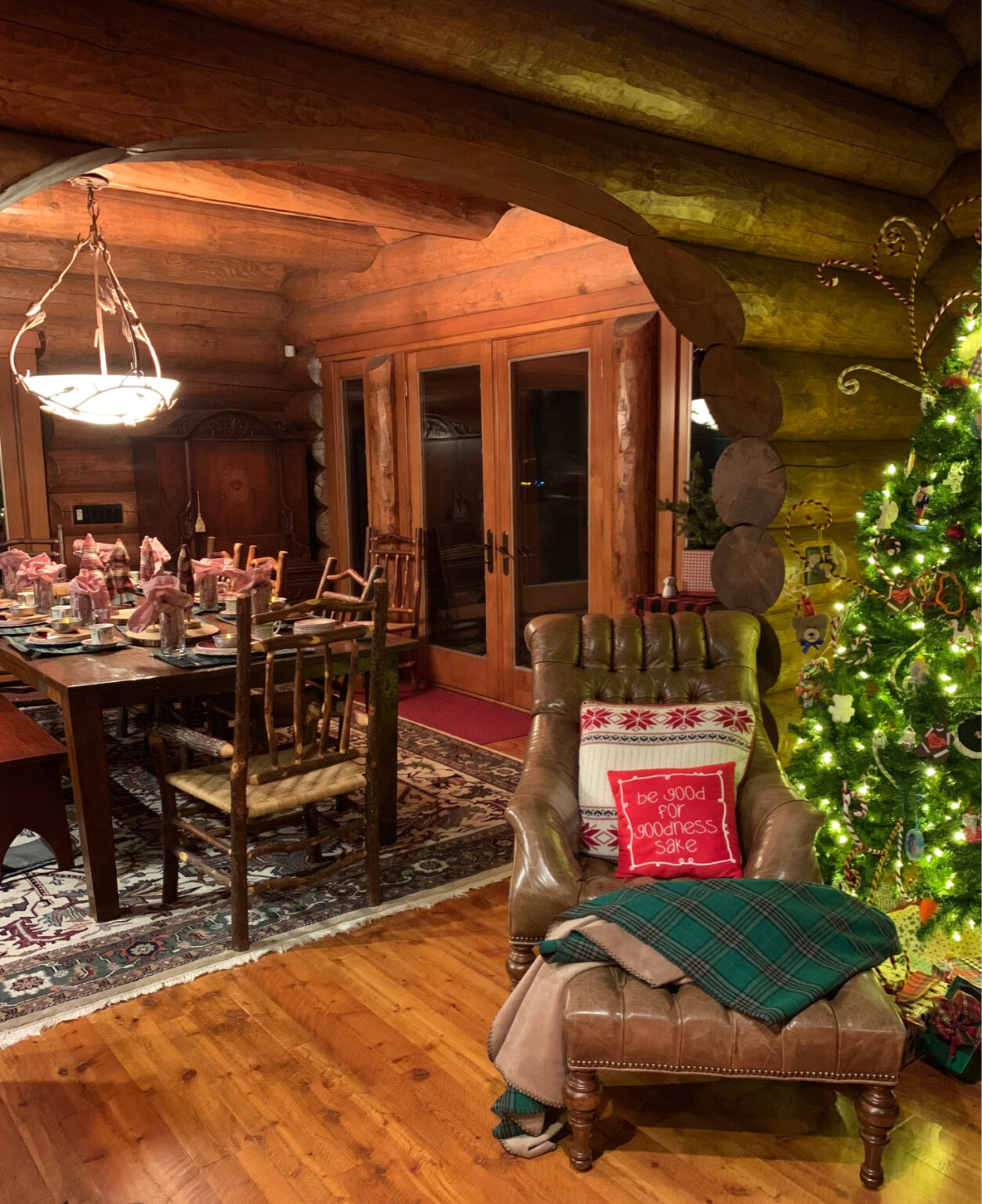 A Northwoods Christmas Home Tour ~ White Arrows Home