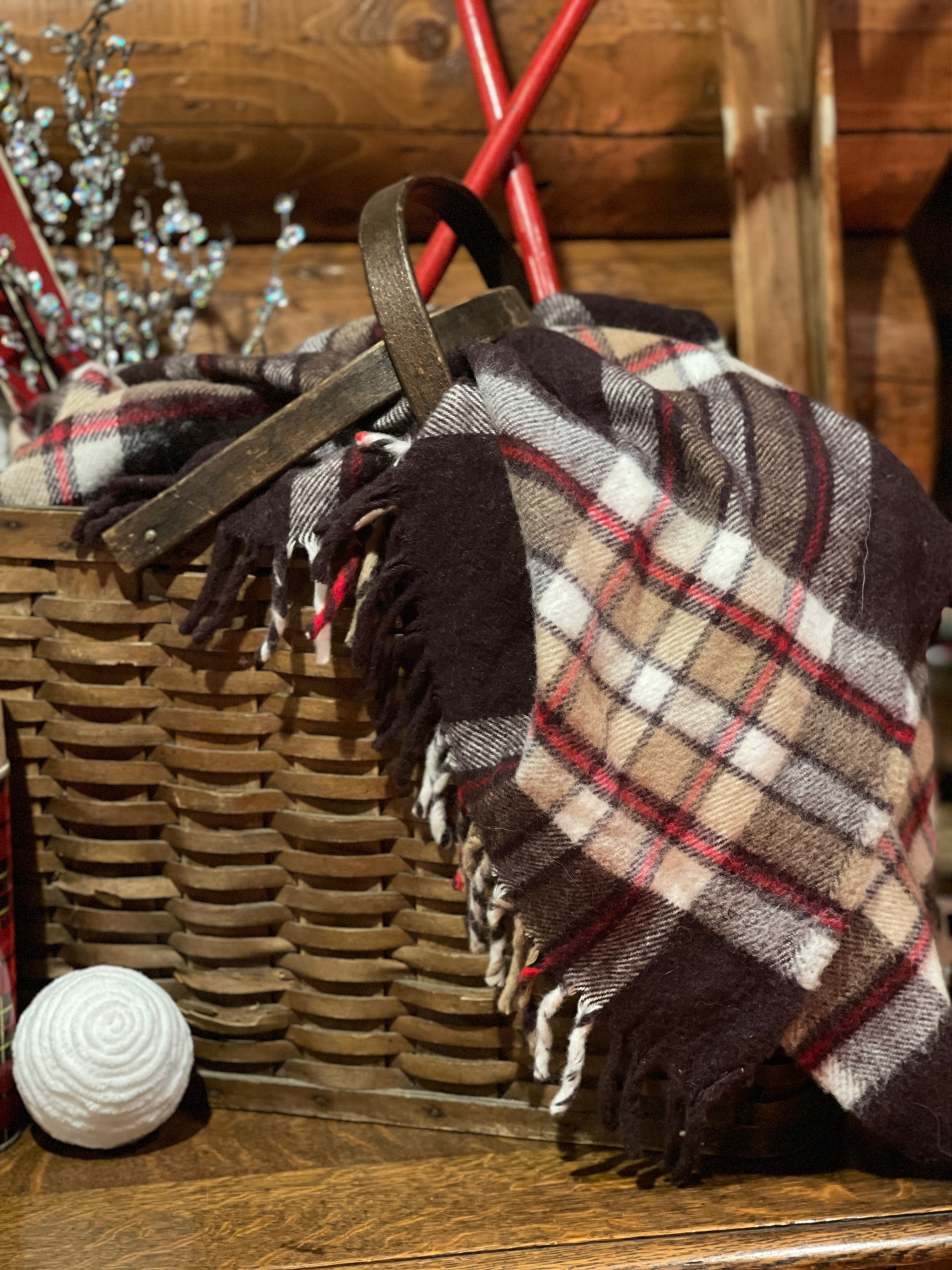 Winter Decor in the Entryway ~ White Arrows Home