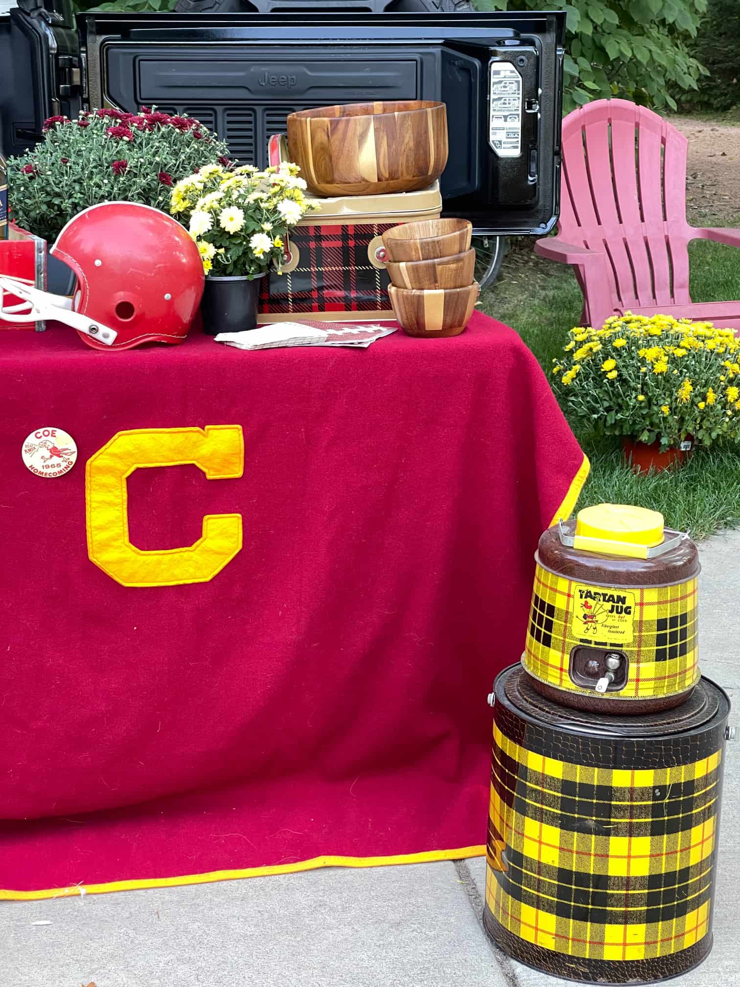 Styling a Festive Tailgate Party ~ White Arrows Home