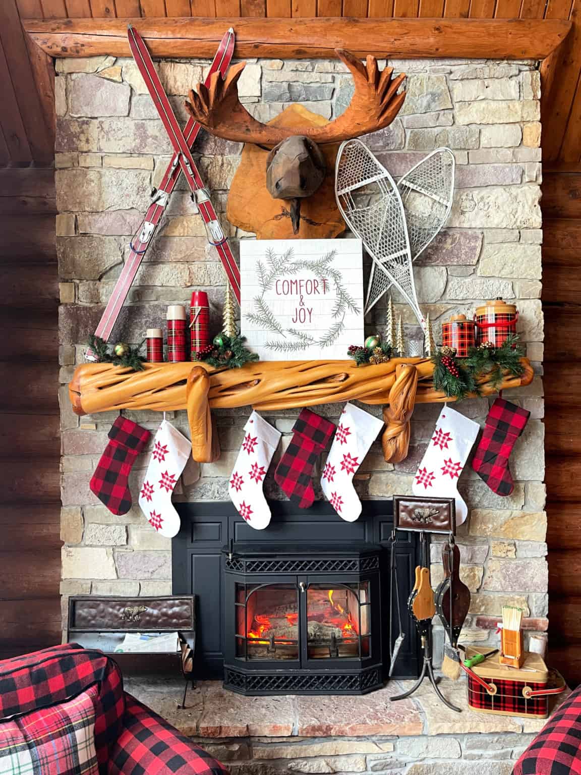 A Lake House Christmas Plan ~ White Arrows Home